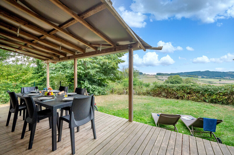 Camping Village des Meuniers - CLICOCHIC en Dompierre-les-Ormes, Bourgogne